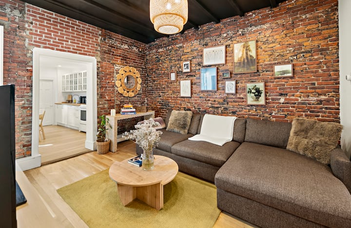 Quiet Brownstone Close To City - Boston, MA
