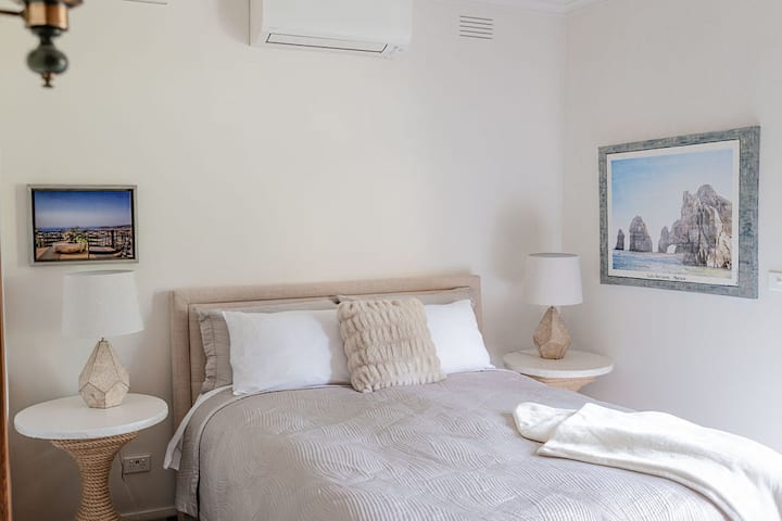 Stunning Views, Private Ensuite Room. Entire House - Orbost