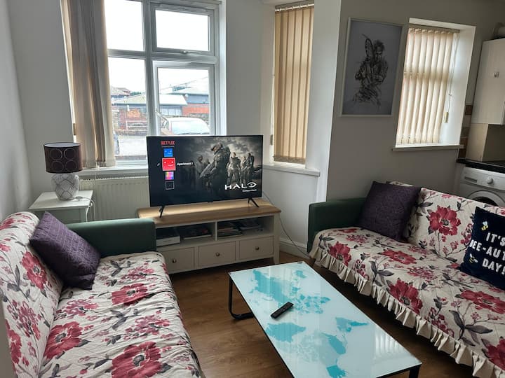 Aston Apartments 1- Birmingham B6 Parking Sleeps 4 - Birmingham