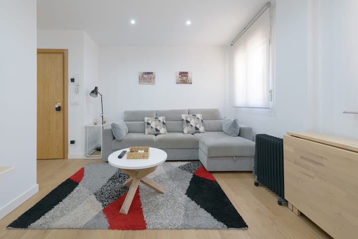 Flat With A Terrace In Almendrales Area - Madrid