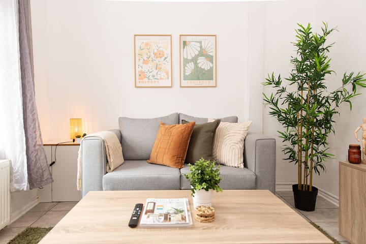 Charming Fully Furnished 2-bedroom Home - Nottingham