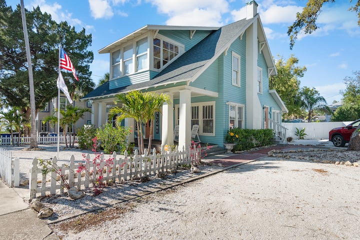 Beautiful Bayside Bungalow 10 Min To Beach - Clearwater, FL