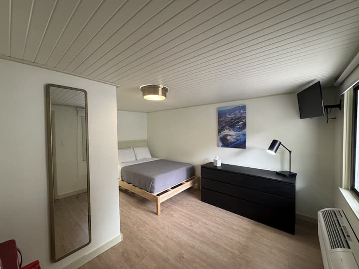 (Nfe) Non-smoking Full Economy Room - Gatlinburg, TN