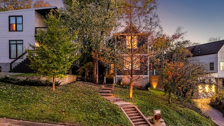 East Nashville Backyard Lounging! 5 Min->downtown!