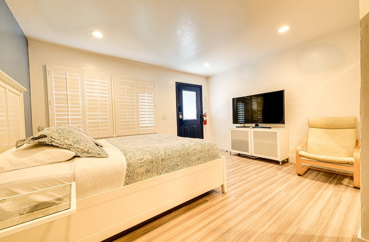 Beachfront Bliss: Your Dream Coastal Escape - Newport Beach, CA