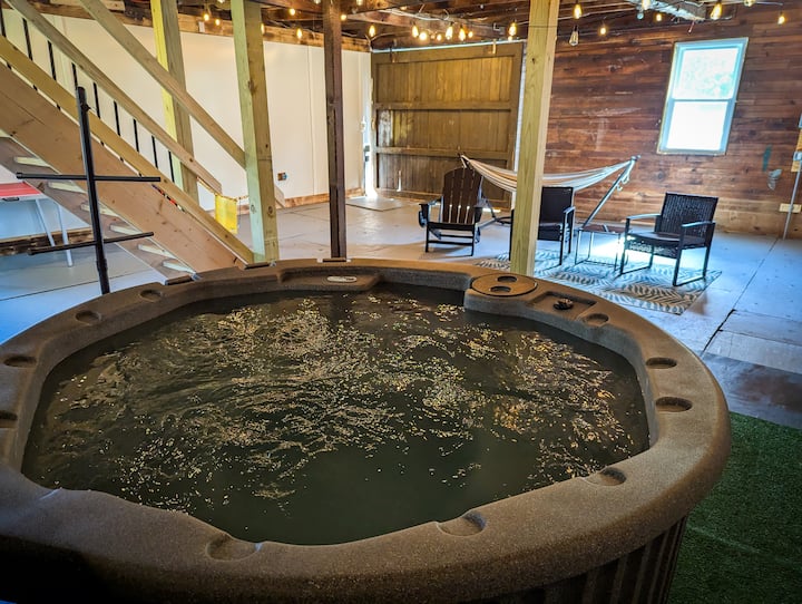 Private Hot Tub Suite - Greenfield State Park, Greenfield