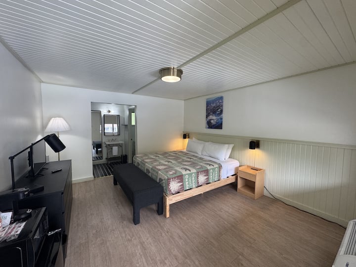 (Nks) Non-smoking Standard King Room - Gatlinburg, TN