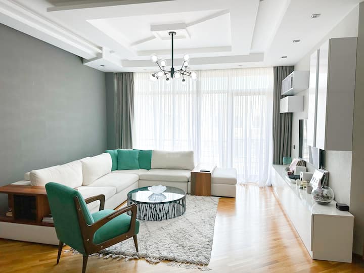 Modern, Spacious Apartment In The Heart Of Baku - Baku