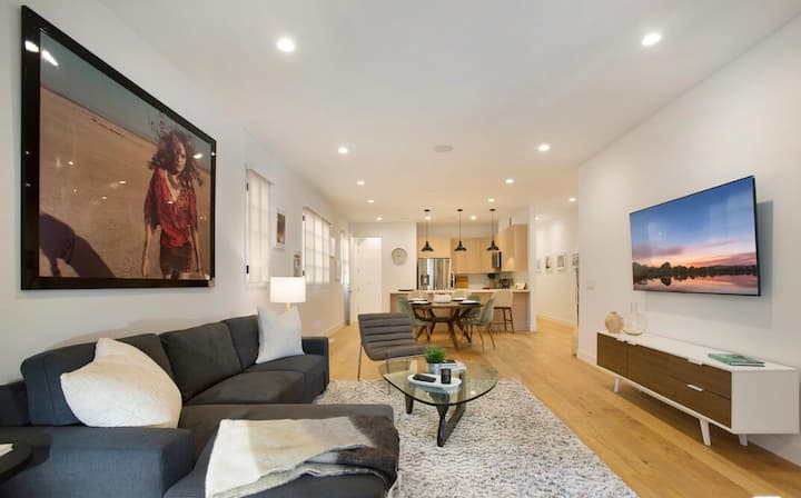 Dream Home Newly Remodeled By Melrose & The Grove - Beverly Hills, CA