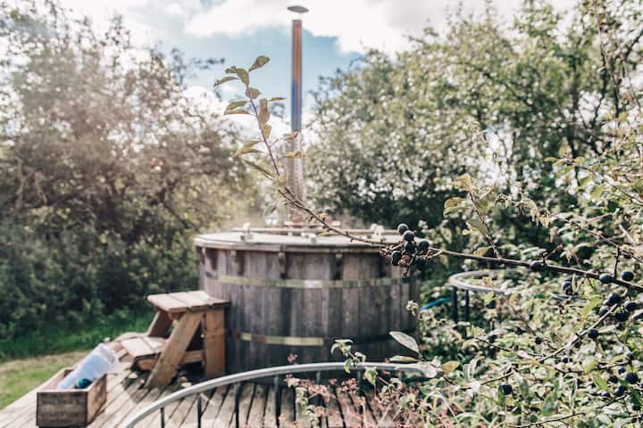 The Hut With Private Woodfired Hot Tub - Cotswolds