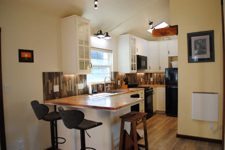 Whaler's Cottage - Salinas, CA