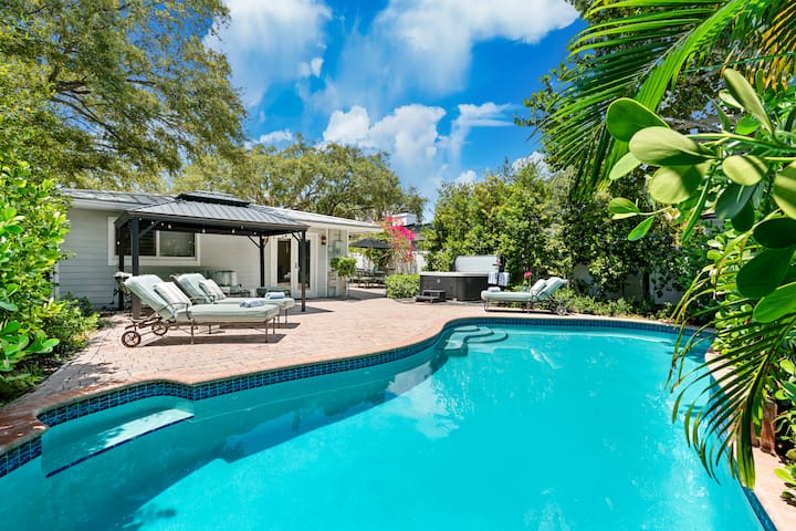 Beach Oasis  Heated Pool, Gazebo, Hot Tub - Fort Lauderdale