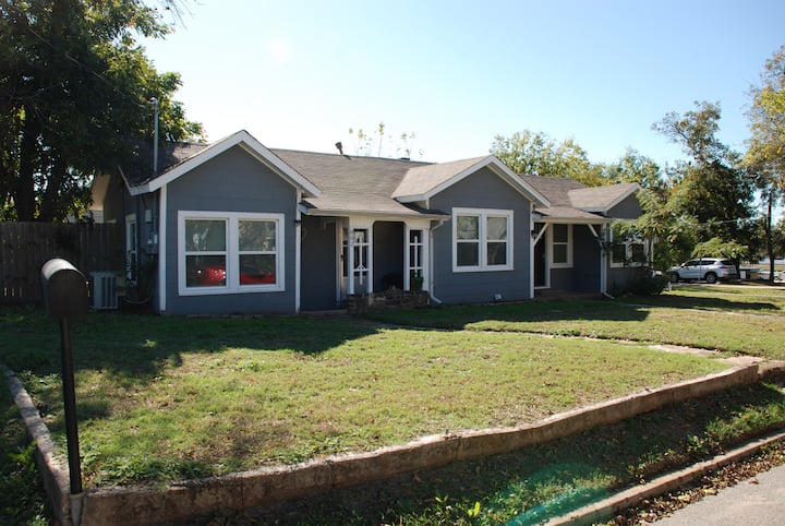 Near Trade Days And The Square. - Weatherford, TX