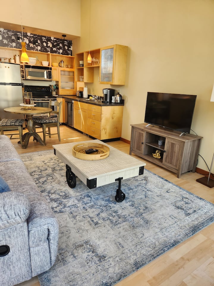 Contemporary Downtown Getaway - Billings, MT