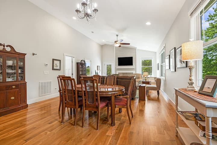 Large, Chef's Kitchen Walk To Downtown & Breweries - Hendersonville, NC