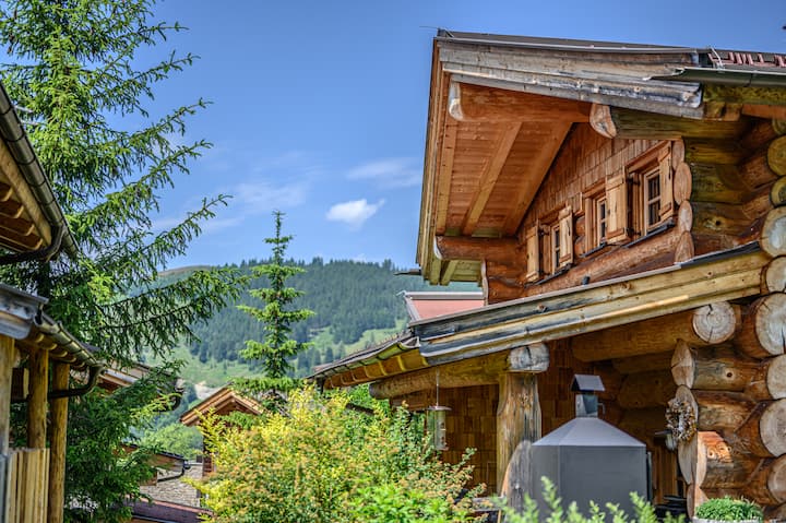 Blockhaus Chalet Mit Whirlwanne Und Zirbensauna - Hintermoos