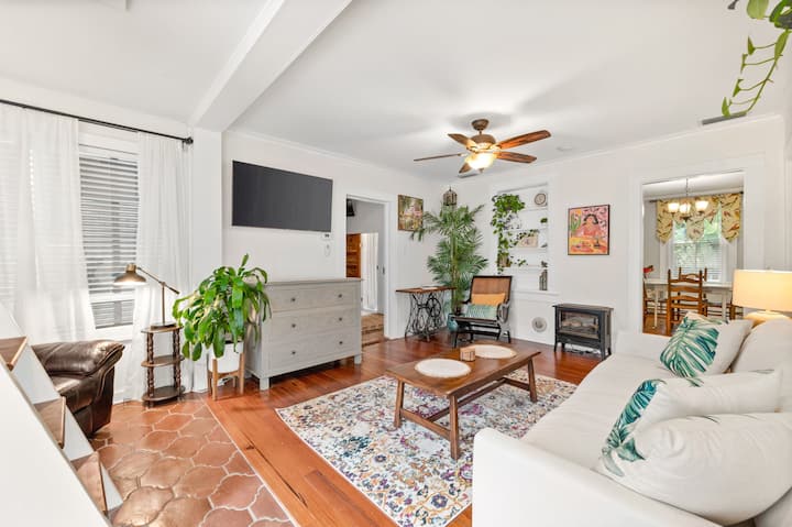 Walk Everywhere! Upgraded Historic Cottage C.1883 - Anastasia State Park, St. Augustine