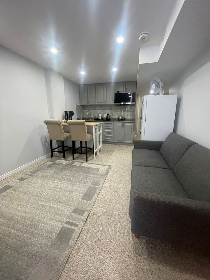 2 Bed 1 Washroom Newly Renovated Apartment - Kitchener
