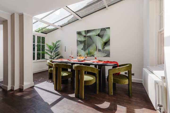 Waterloo Whispers Romance! Big Groups Design Haven - London