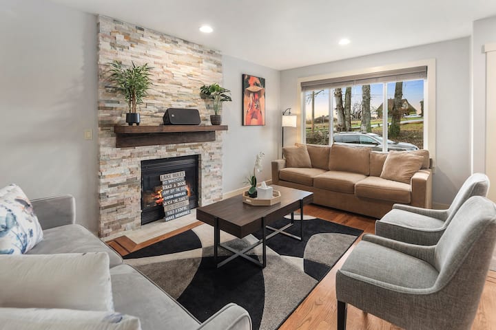 Spacious Seattle Home W/ Gameroom ~ Near Sea-tac! - Washington