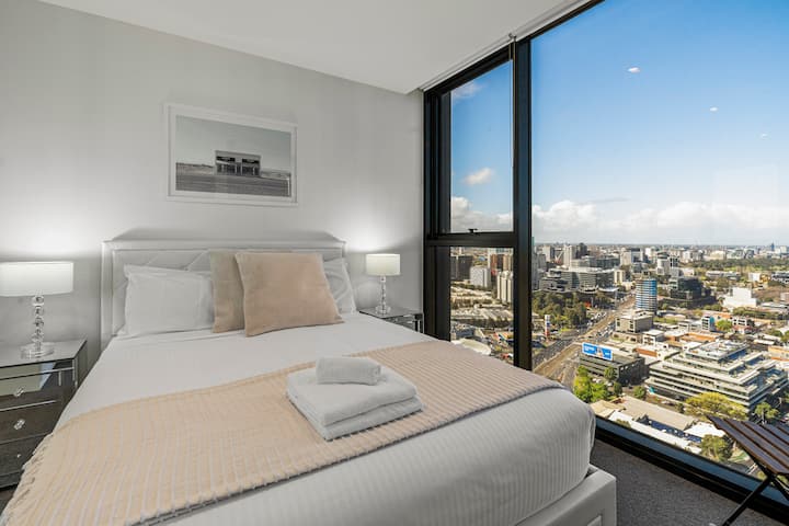 Prime Chic Escape | Balcony/views/pool/gym/parking - Melbourne