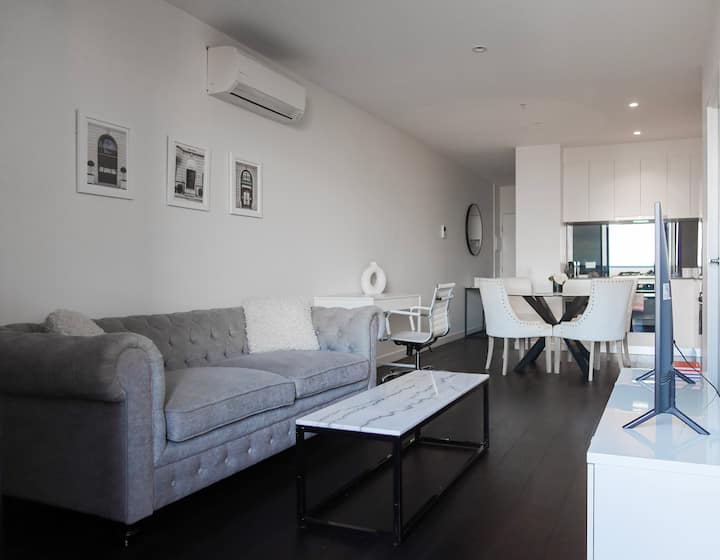 Prime Chic Escape | Balcony/views/pool/gym/parking - Melbourne