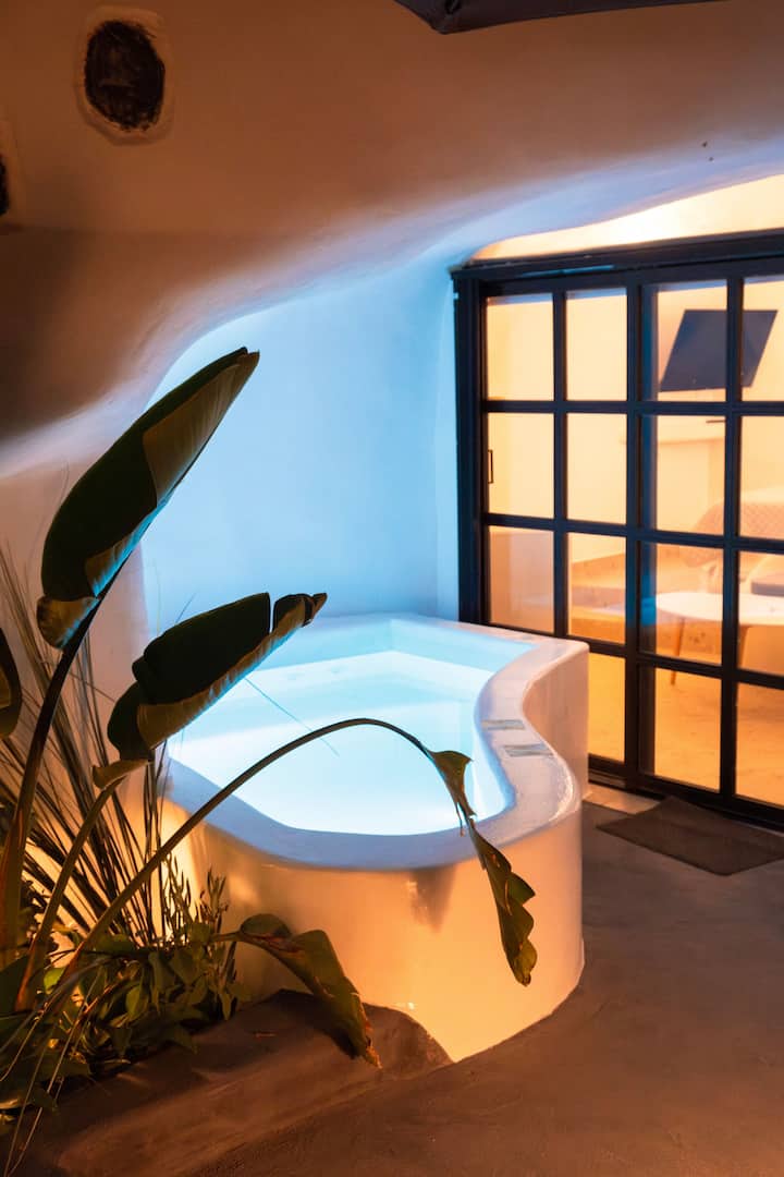 Spio Cave Suite With Private Outdoor Jacuzzi - Santorini