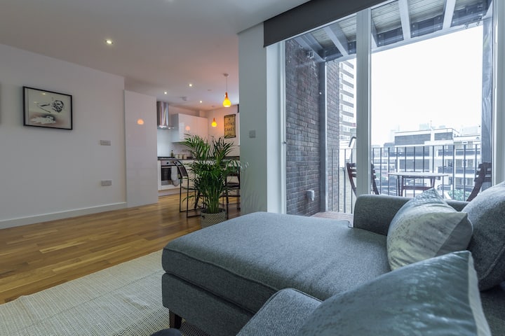 Stylish 2br Near Old Street & Shoreditch - Balcony - London