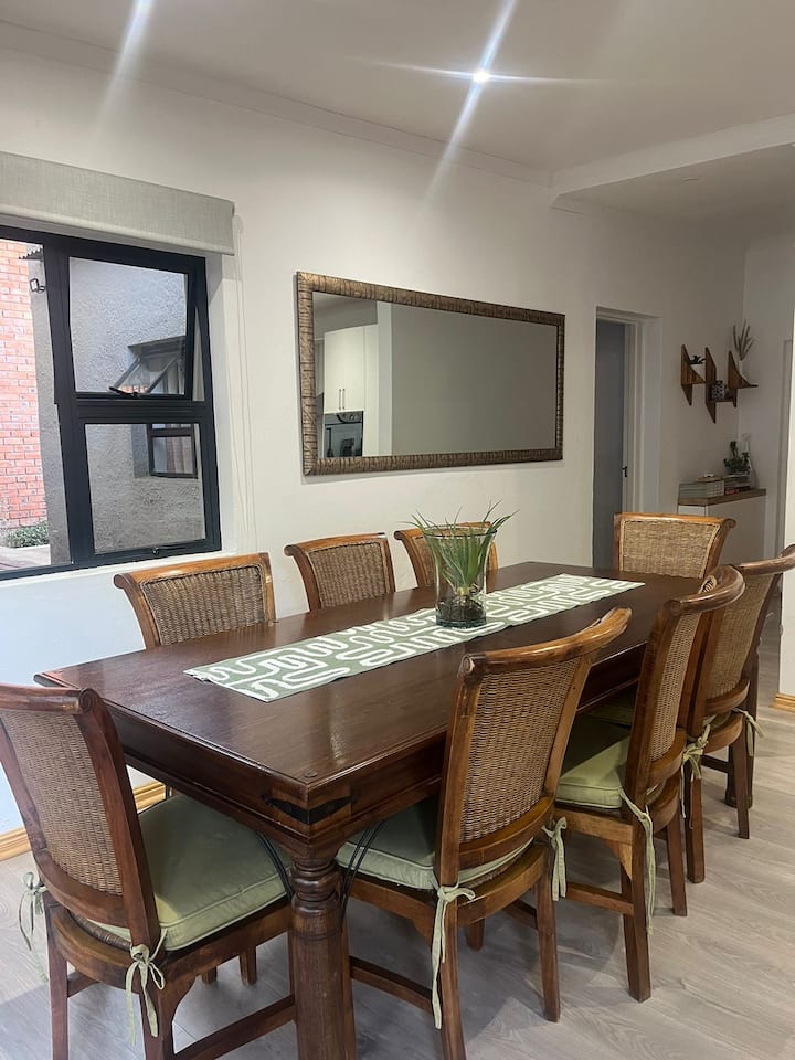 Safe And Modern Apartment In Waverly Bloemfontein - Bloemfontein
