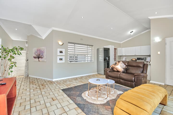 Modern 2br In Randpark Ridge, Pool + Great Reviews - Randburg