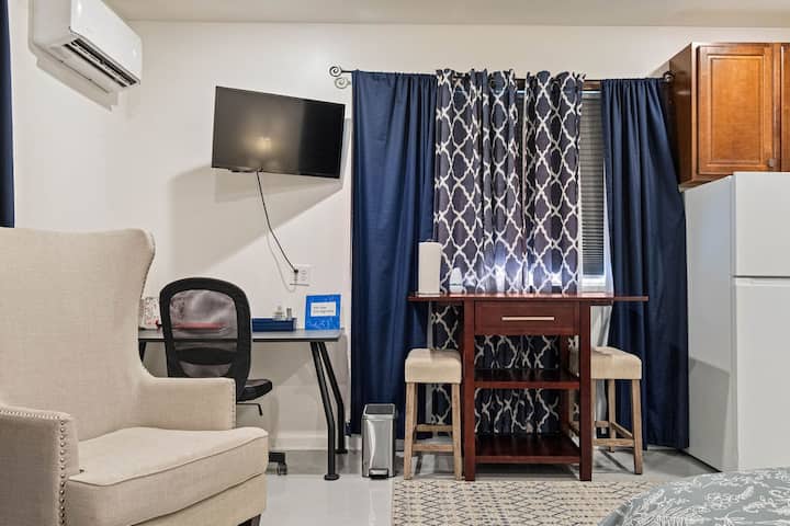 Cozy Pet-friendly Cottage •Fenced Yard •Short Pump - Wyndham, VA