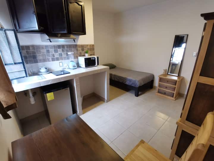 Estudio Con Baño Y Cocineta Muy Fresco "Céntrico" - Uruapan