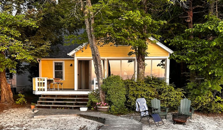 Lake Sunapee Waterfront - The Perry House - New London, NH