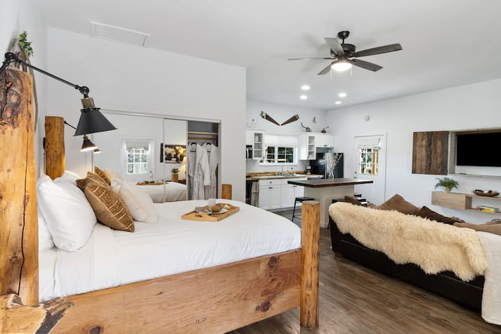 Lavish Country Retreat  Farmstay Studio - Cottage Grove, OR