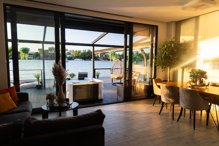 Adamoment - An Ideal Place. - Belgrado