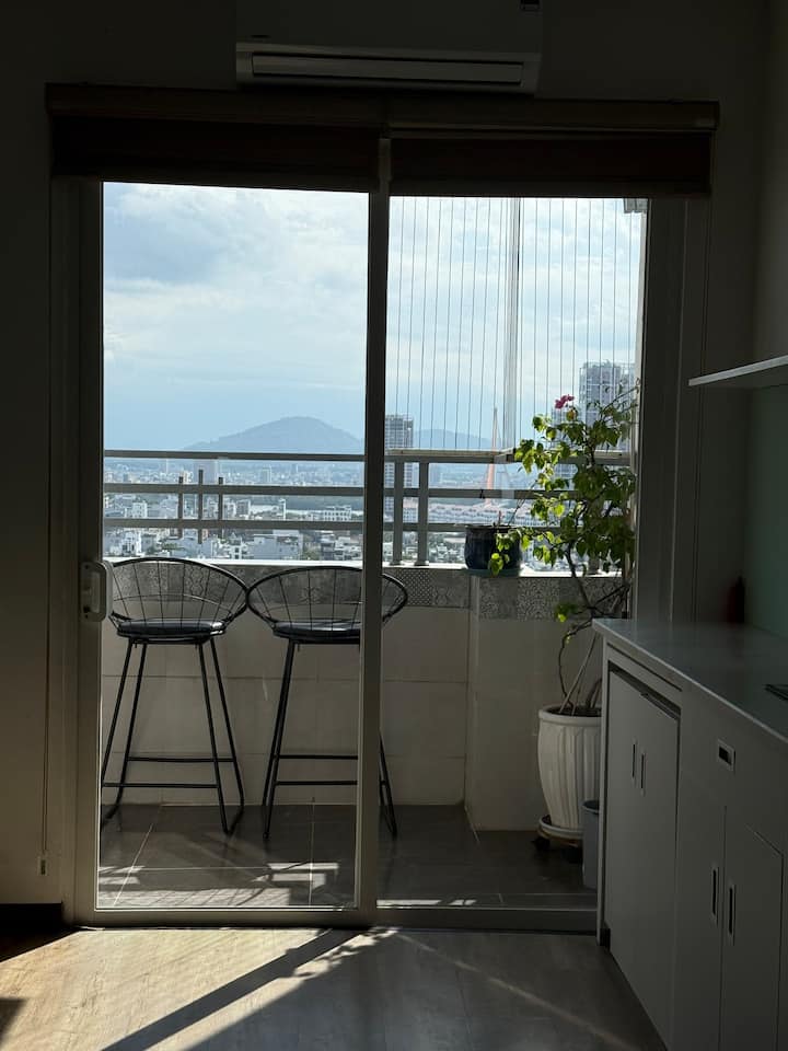 21st-floor Serenity – City View & Healing Vibes - Da Nang