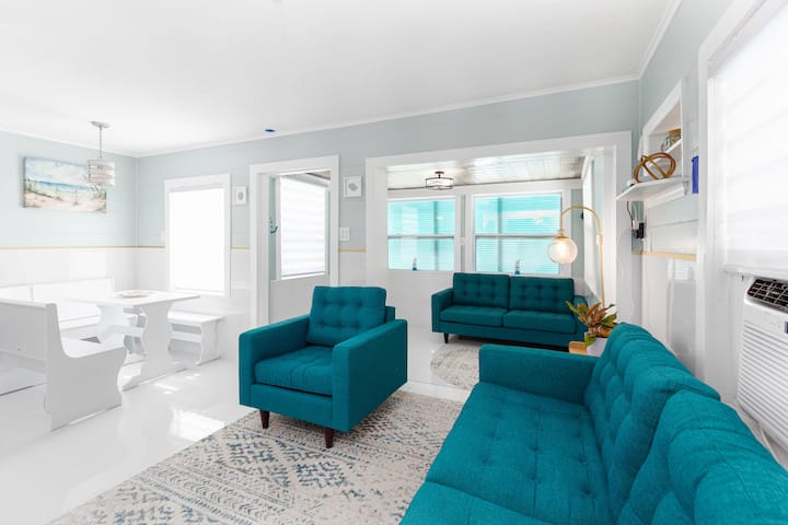 Modern Beach Bungalow | Quiet Coastal Stay - Madeira Beach, FL