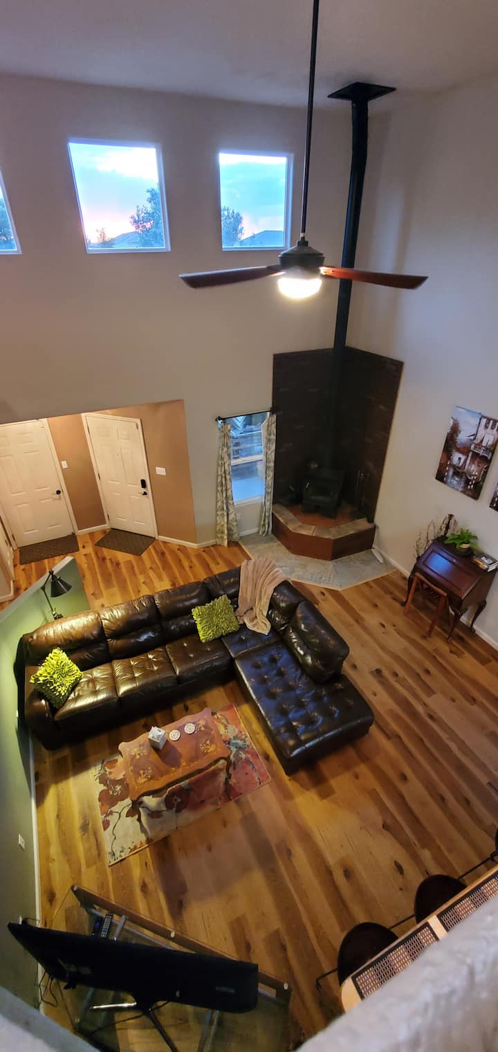 Conveniently Located Bright And Cozy Home - Los Lunas, NM