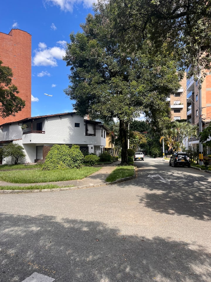 Central & Cozy • Balcony In Safe Residential Area - Medellín