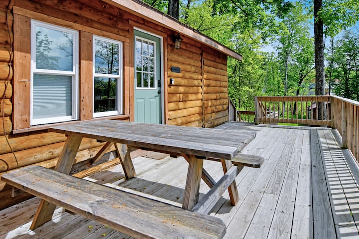 Pet Friendly - Close To Town - Deck & Fire Pit - Lake George, NY