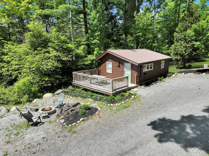 Close To Town - Pet Friendly Cabin W/ Fire Pit - Lake George, NY