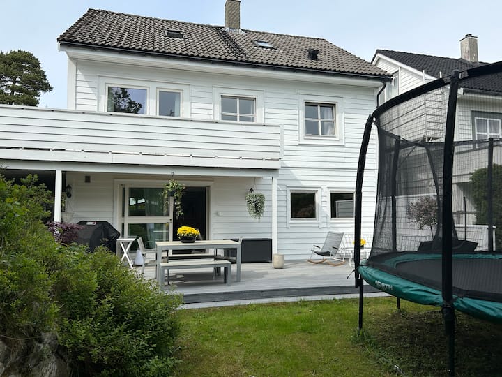 Enebolig I Barnevennlig Område - Bergen Airport (BGO)