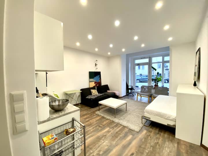 Tempelhof, Altbau Charme, Erdgeschoss - Berlin Tegel Airport (TXL)