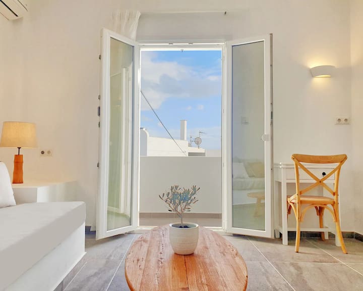 Beach Walking Distance Spacious Suite With Balcony - Naxos
