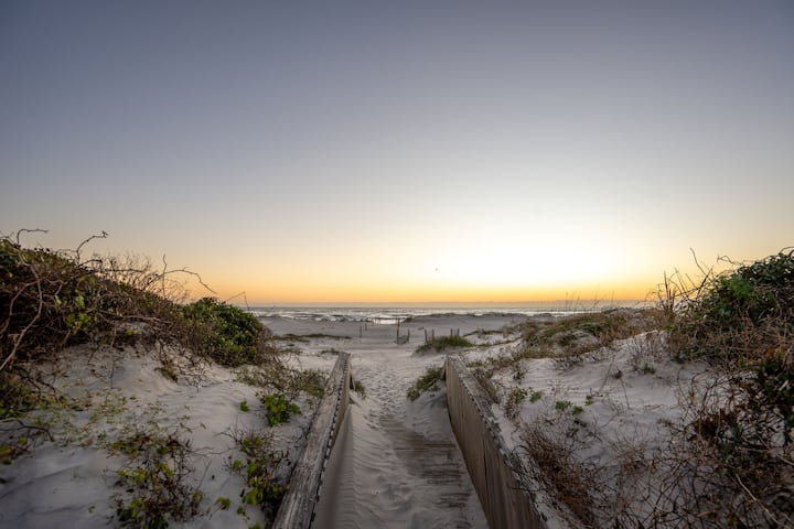Relax & Explore • Ground-floor St. Augustine - St. Augustine Beach