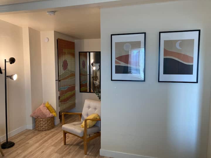 Bell Air Motel | Desert Sunrise Room - Redmond, OR