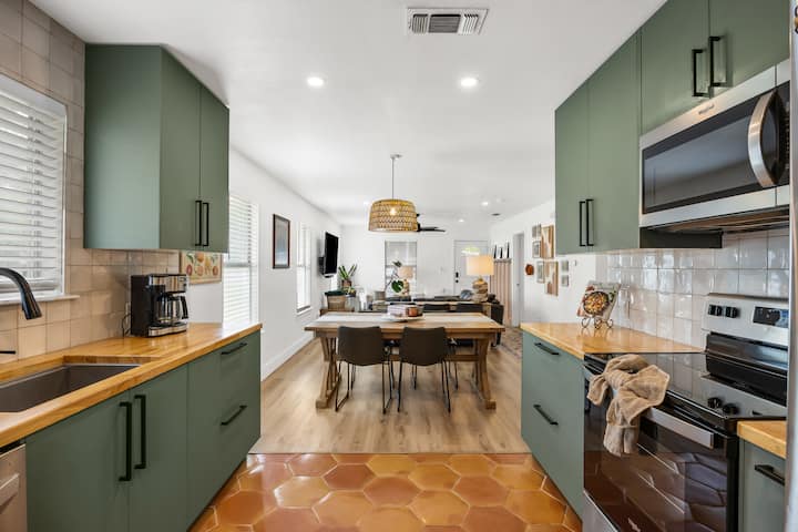 Casaluna | Walkable + Boho Bungalow In Dt Bastrop - Bastrop, TX