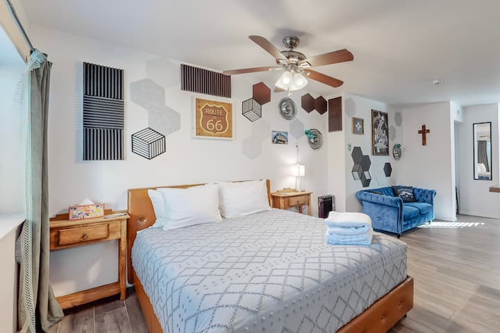 Low Rider Suite Stay Near Unm In Style! - Albuquerque, NM