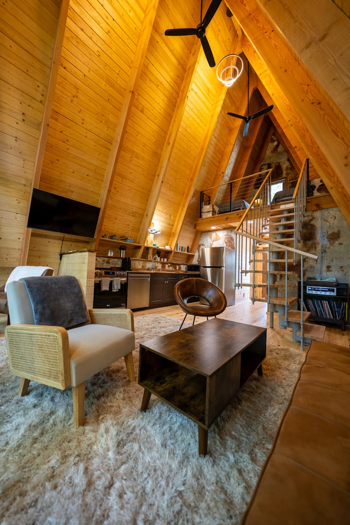 Secluded A-frame | Mountain Views · Hot Tub - Laurel Falls, Coalmont