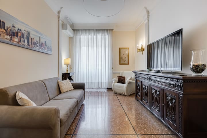 Large And Elegant,  Near St. John Basilica - Rooma